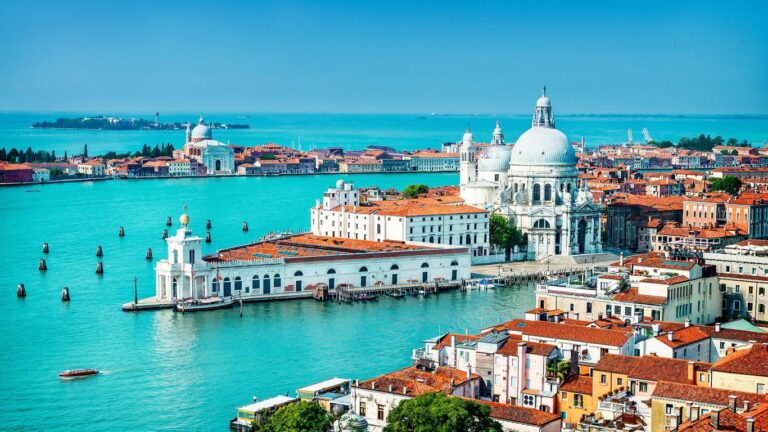 20 Best Holiday Destinations for Young Couples in 2025 - blog.ucompare.ie